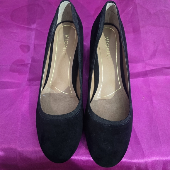 Vionic | Shoes | Vionic Womens Black Suede Flats | Poshmark